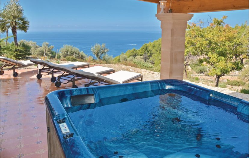 Villas in Majorca | Villa Holidays from £44 | Clickstay